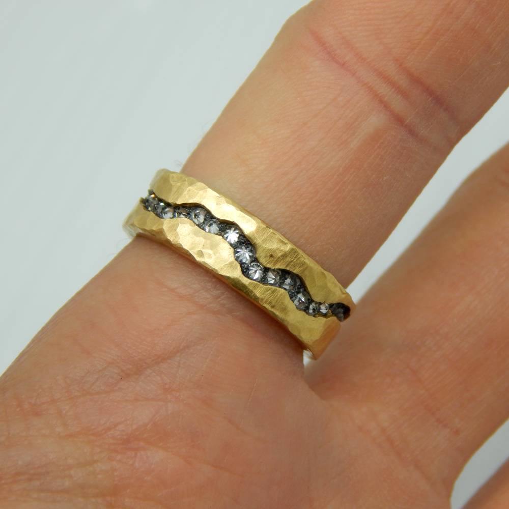 Gold Diamond Fissure Ring